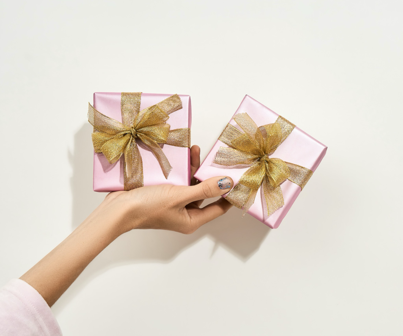 Artisan Gifts Unwrapped: 30 Ideas to Elevate Your Gifting Game
